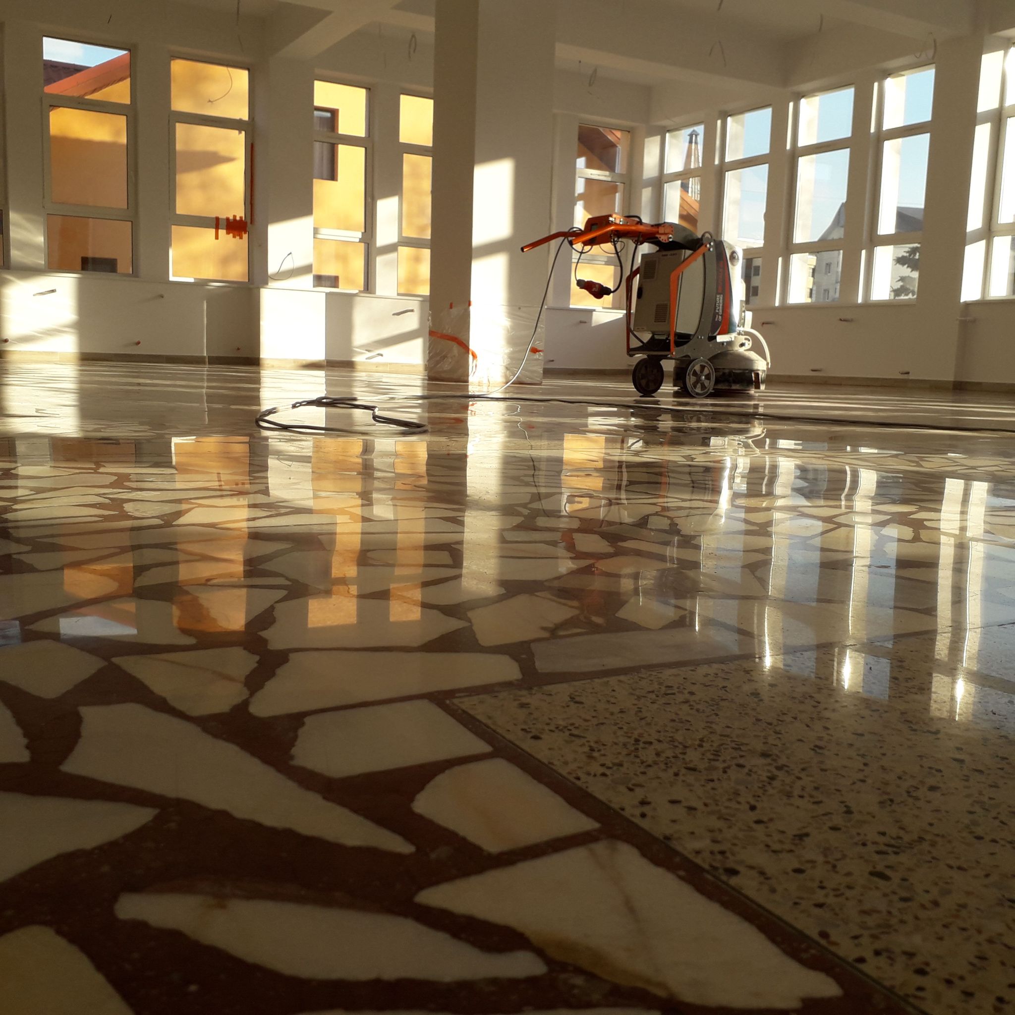 Mozaic si terrazzo. Reconditionare, slefuire si lustruire ...